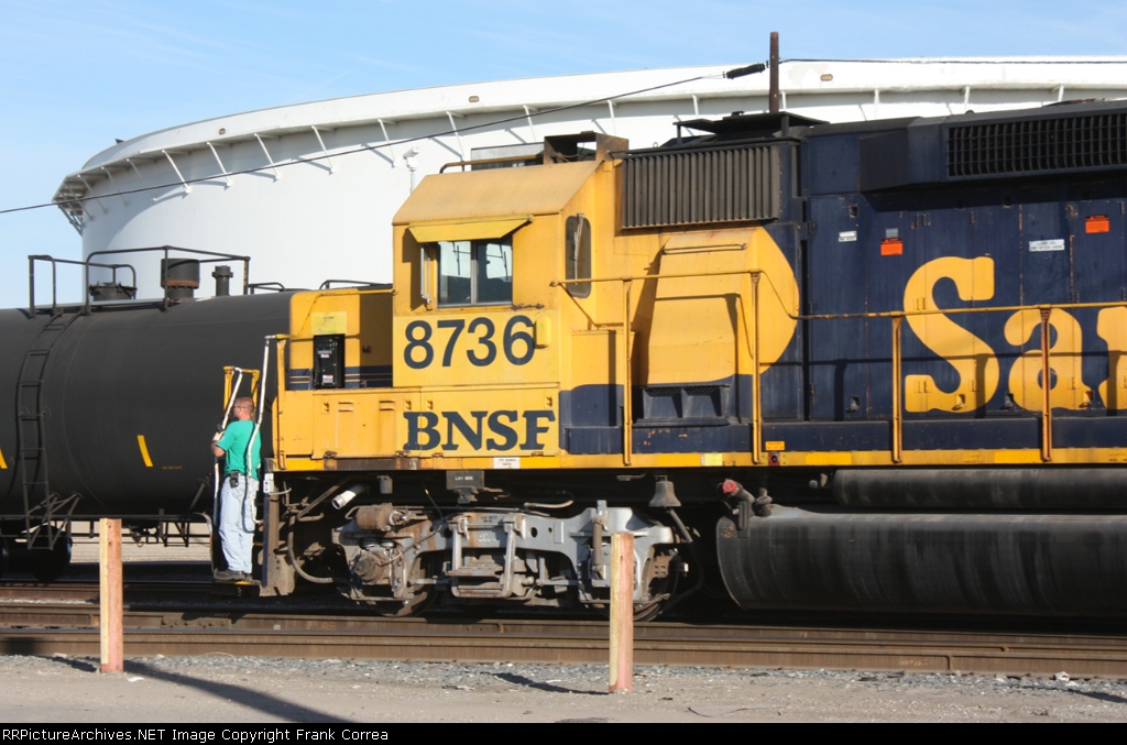 BNSF 8736